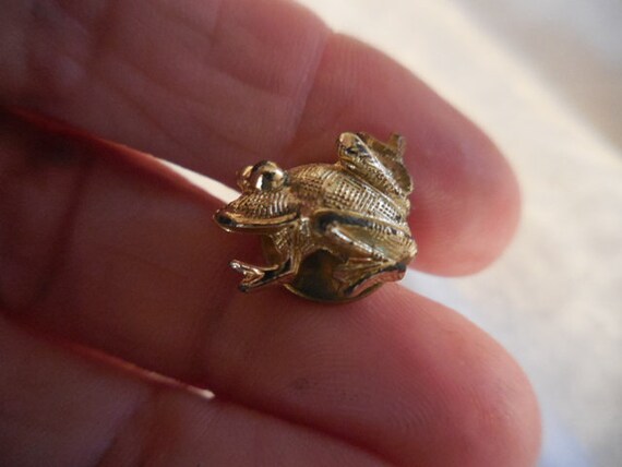 Vintage Men's Nemo Frog or Toad Tie Tack Gold Tone Ti… - Gem