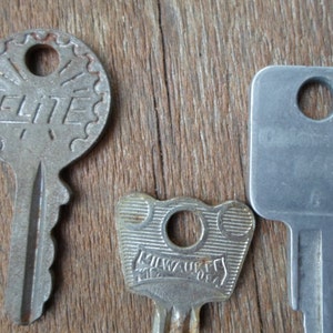 Vintage Keys Set of 3 Keys for Jewelry Making Crafting Repurposing ...