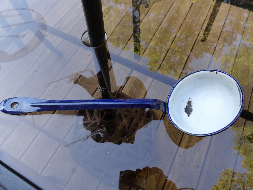 Vintage L & G Agate Mfg. Co. Enamel Ladle White and Dark Blue Farmhouse ...
