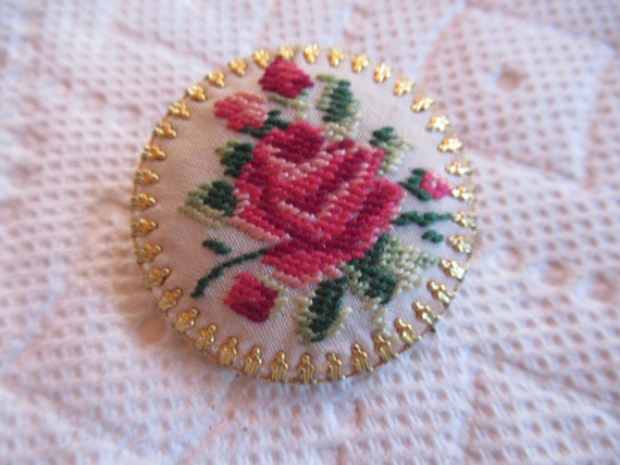 Vintage 1950s to 1970s Gold Tone Hand Embroidered Pin… - Gem