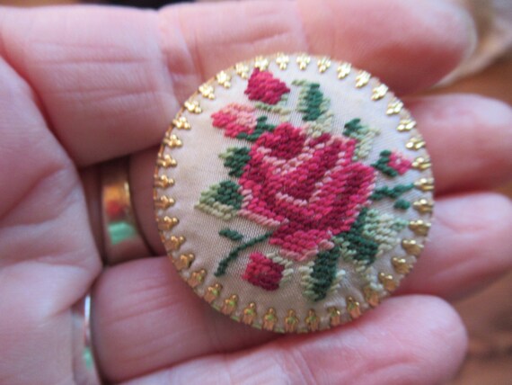 Vintage 1950s to 1970s Gold Tone Hand Embroidered Pin… - Gem