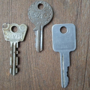 Vintage Keys Set of 3 Keys for Jewelry Making Crafting Repurposing ...