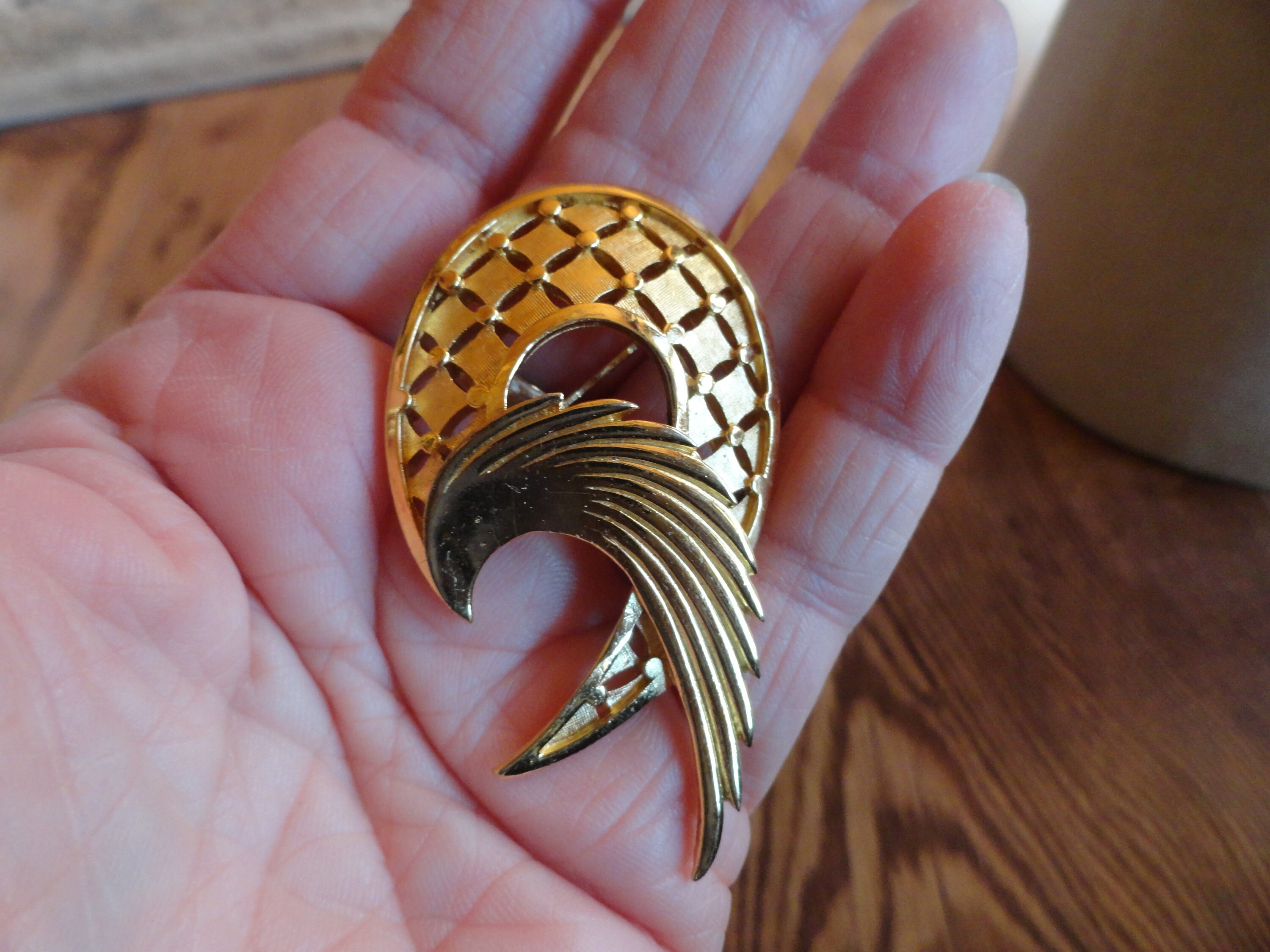 Vintage Trifari Abstract Design Pin Gold Tone Brushed Vintage Trifari Abstract Design Pin Gold Tone Brushed