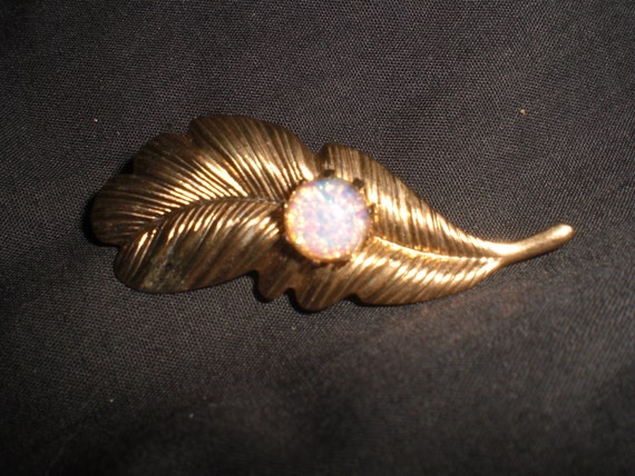Vintage Feather Pin Opal Look Glass Gold Tone Center Gem