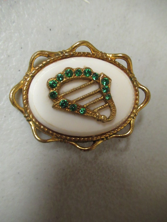 Vintage Women's Irish Harp Pin Green Rhinestones Gold… - Gem