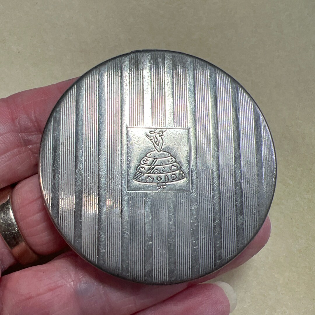 Vintage Tre-jur Powder Compact 1920s Sampler House of Tre-jur New York City Mirror Lady in Hoop ...