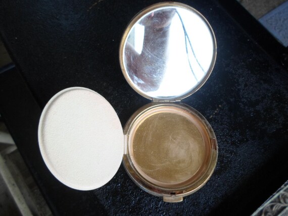 Vintage Women's Face Powder Compact Gold Tone Round P… - Gem