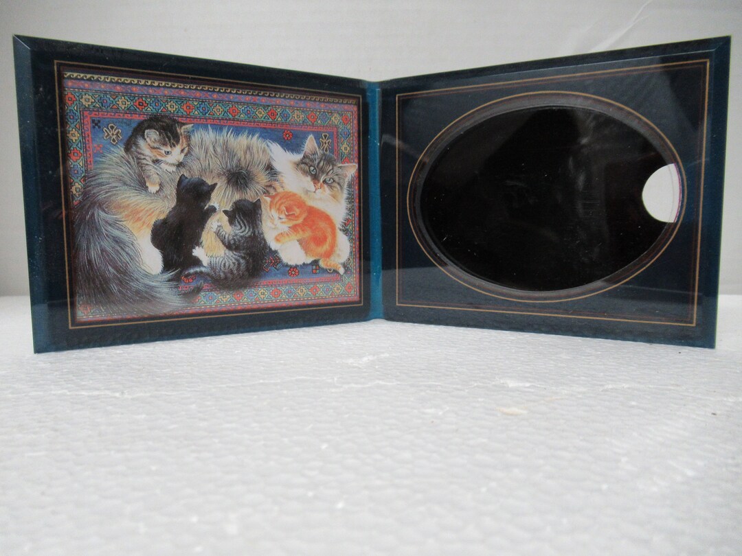 Vintage Fluffy Cat & Kitten Picture Frame Self Standing Blue Background ...