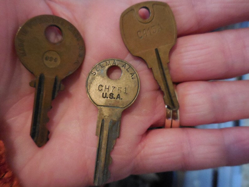 Vintage Keys for Repurposing Set of 3 Gold Tone Reuse Recycle Metal ...
