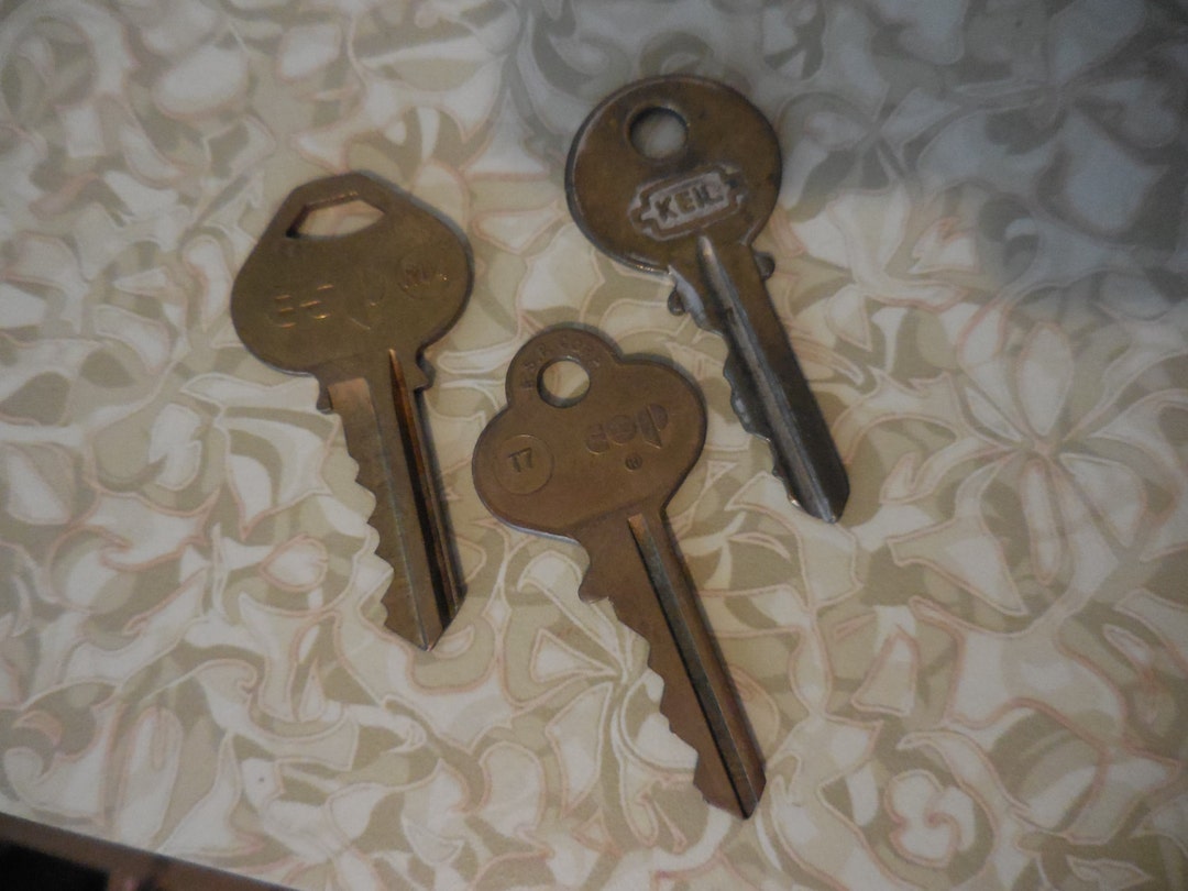Vintage Set of 3 Keys for Repurposing Reuse Recycle Metal Jewelry ...