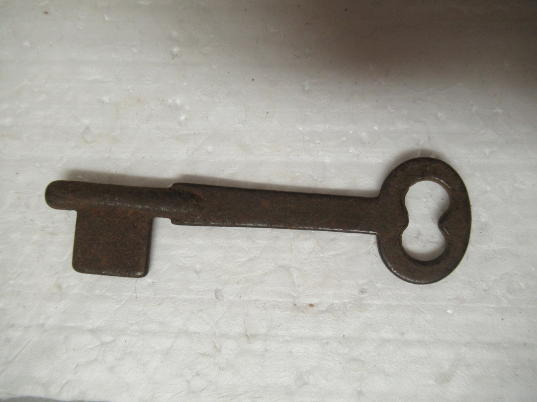 Antique Long Skeleton Key Metal Jewelry Making Supply 1910s to 1940s ...