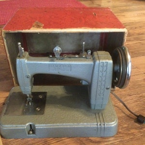 Hamilton Ross Model 100 Working Sewing Machine Miniature No Foot Pedal ...