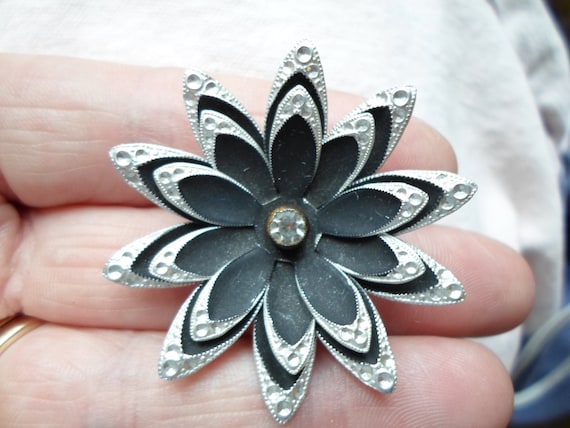 Vintage Women's German Flower Shape Pin Silver Tone &… - Gem