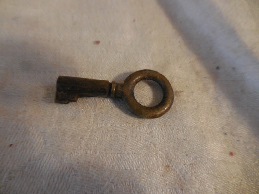 Antique Skeleton Key Tiny Metal Open Ended Retro Jewelry Making Supply ...