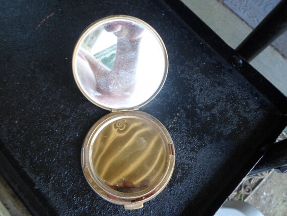 Vintage Women's Face Powder Compact Gold Tone Round P… - Gem