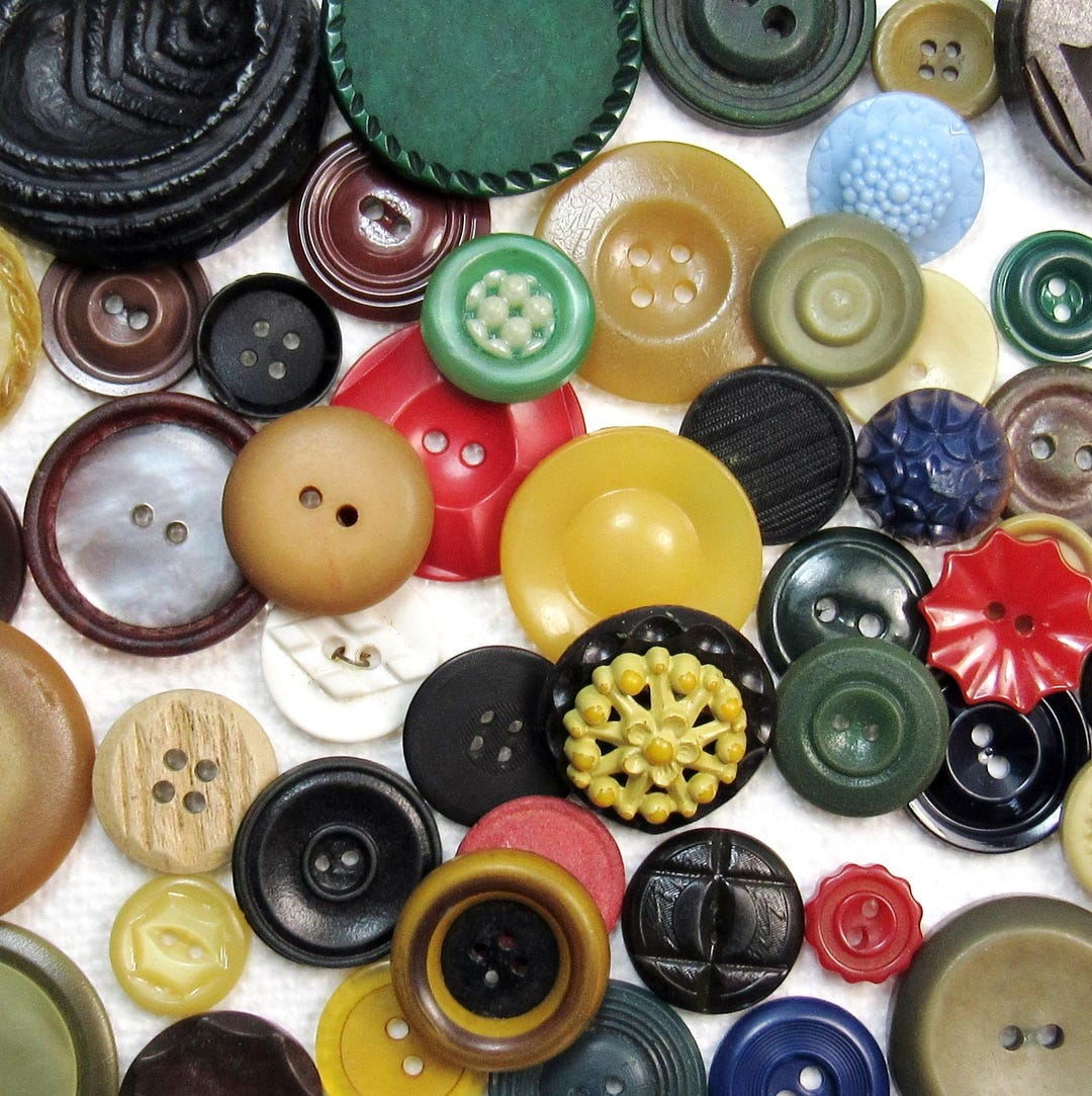 The Early Plastics Assortment: Set of 50 Vintage Buttons in a Variety ...