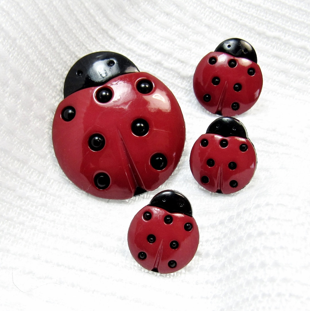 Ladybug Family: Set of 4 Ladybug Buttons in 3 Sizes - New / Unused ...