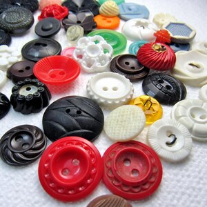 Red, Blue, Old and New Buttons: Assortment of 50 Vintage-to ...