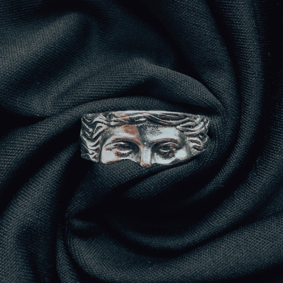 Gothic Venus Ring: Aphrodite Eyes, Antique Finish, Adjustable - Etsy