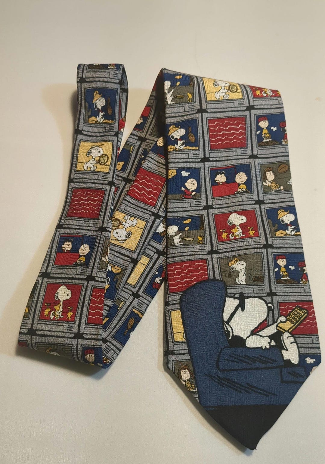 Snoopy Men's Tie Joe Cool Taking Charge Channel Surfing Charles Schulz ...