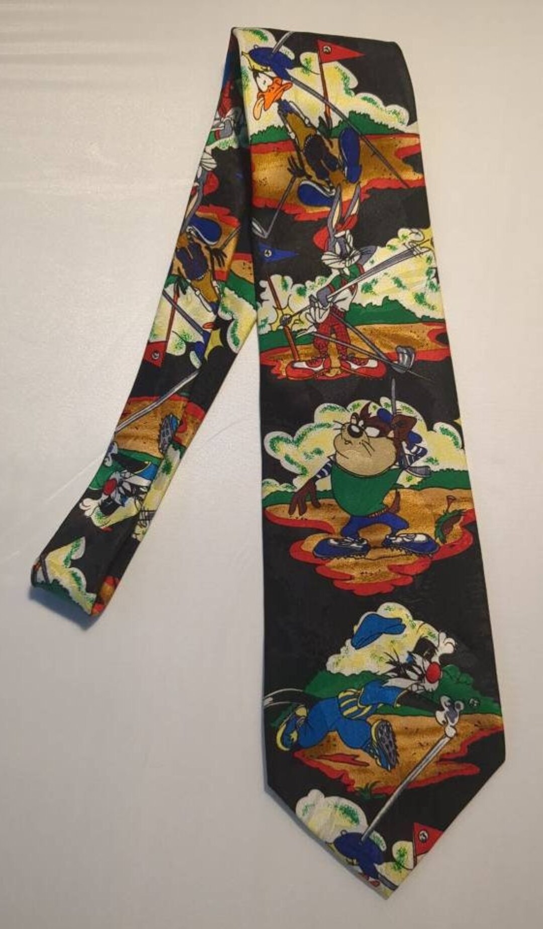 Looney Tunes Mania Tie Colorful Necktie With Cartoon Characters Daffy ...