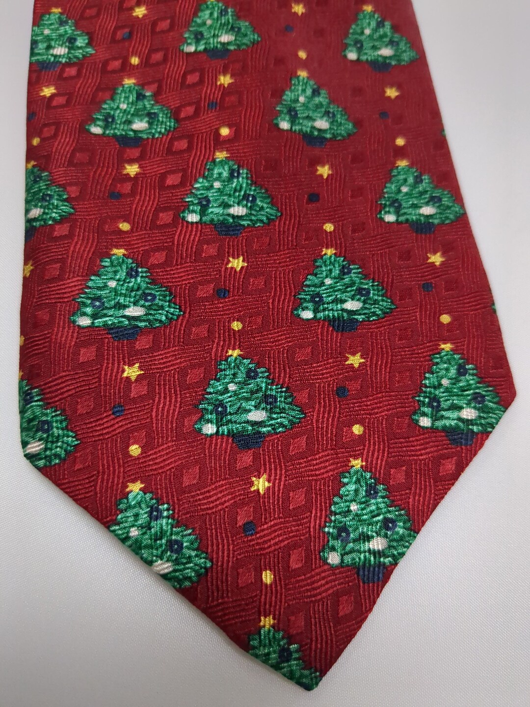 Classic Christmas Tree Pattern Design Men's Necktie Design Perfect for ...