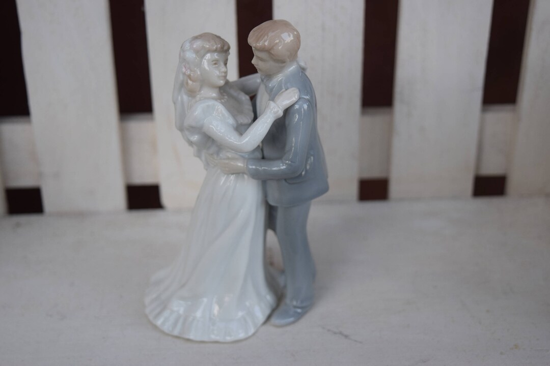 Vintage Cake Topper First Kiss, Cake Topper, First Dance Cake Topper - Etsy