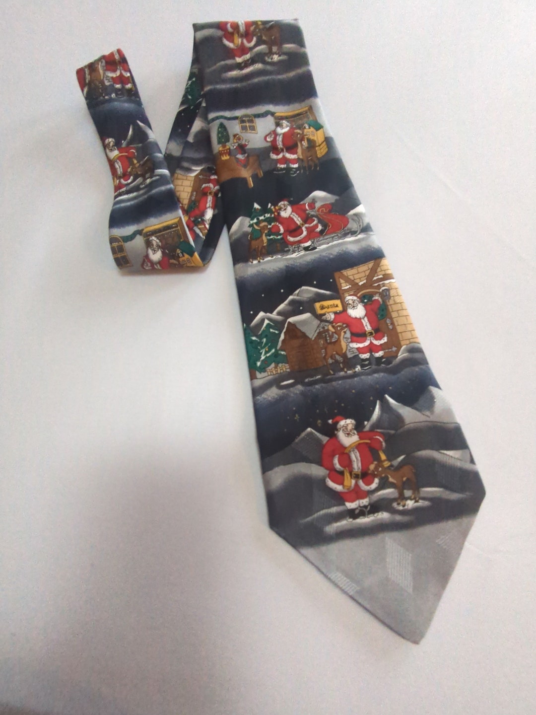 Rudolph the Red Nosed Reindeer and Santa Adorn This Festive Men's Tie ...