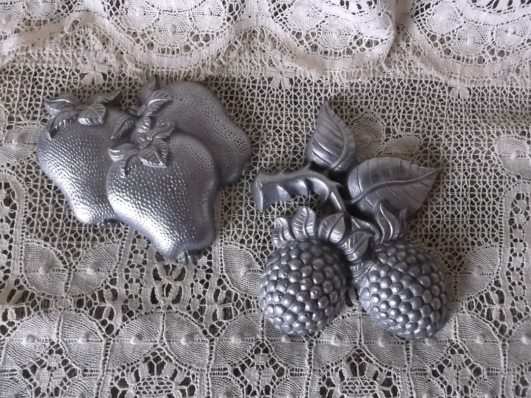 Vintage Berries 1960s Sexton Cast Aluminum Wall Decor, Wall Hangings - Etsy