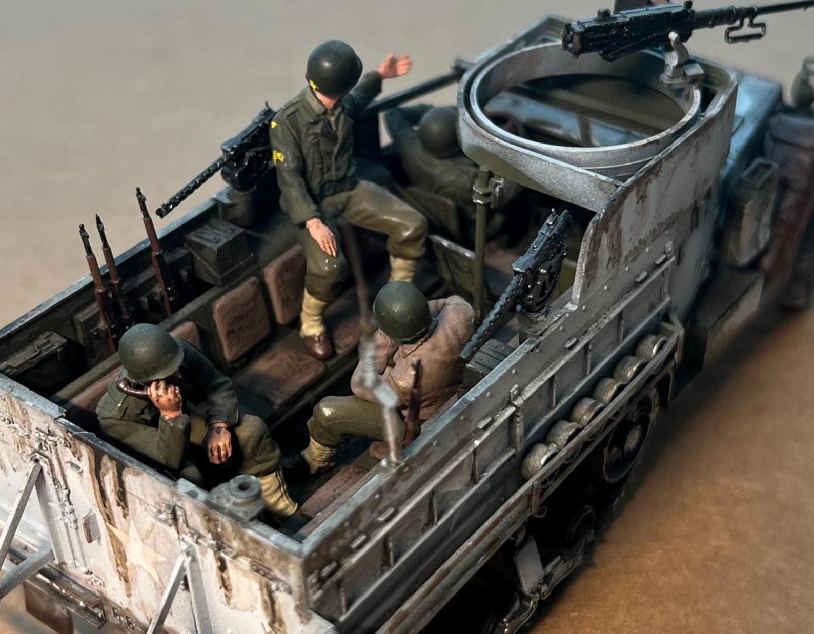 U.S. Armored Personnel Carrier M3A2 Half Track - Tamiya - 1/35 Scale ...