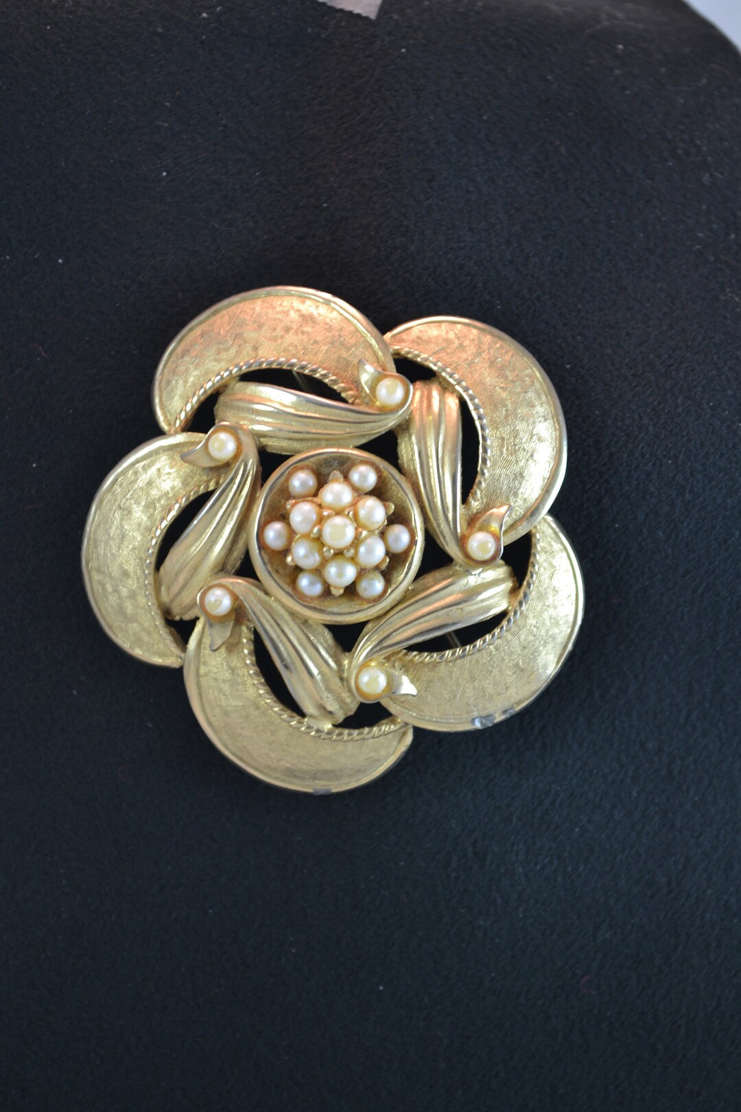 Vintage Tortolani Brooch Gold Tone Metal & Faux Pearl Swirl Pin - Etsy