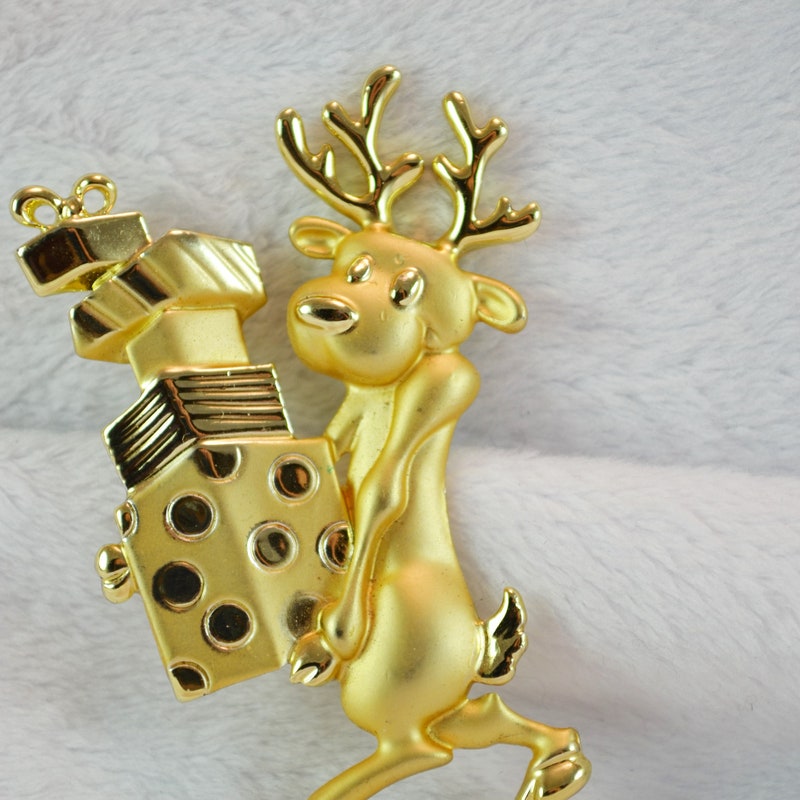 Reindeer Pin - Etsy