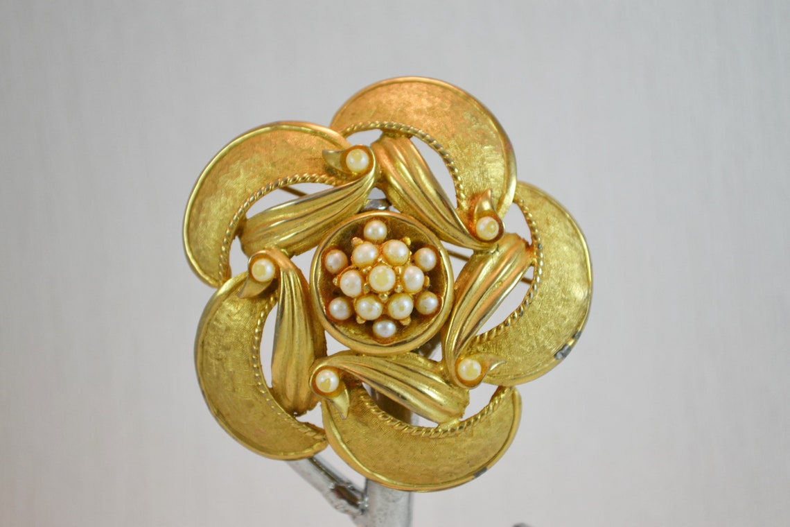 Vintage Tortolani Brooch Gold Tone Metal & Faux Pearl Swirl Pin - Etsy