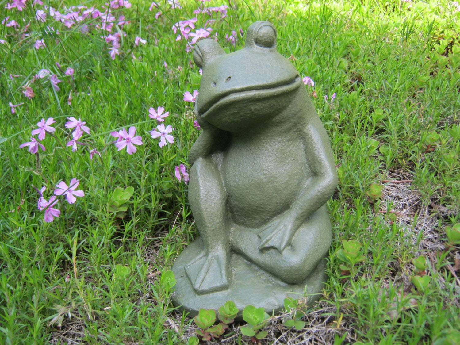 Frog Garden Statue, Relaxing Concrete Frog, Cement Garden Art Decor ...