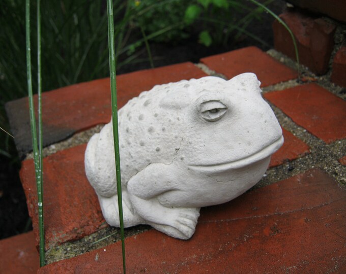 Toad Statue for Garden Decor Concrete Frogs and Toads - Etsy