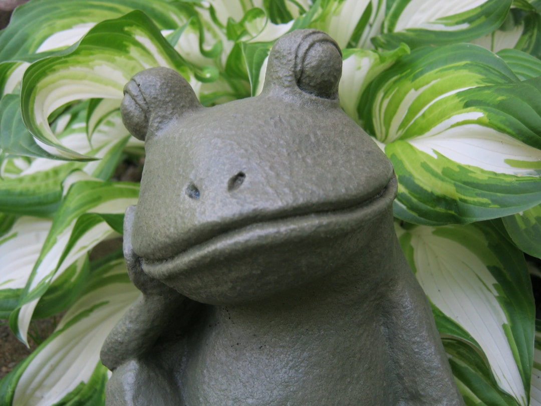 Frog Garden Statue, Relaxing Concrete Frog, Cement Garden Art Decor ...