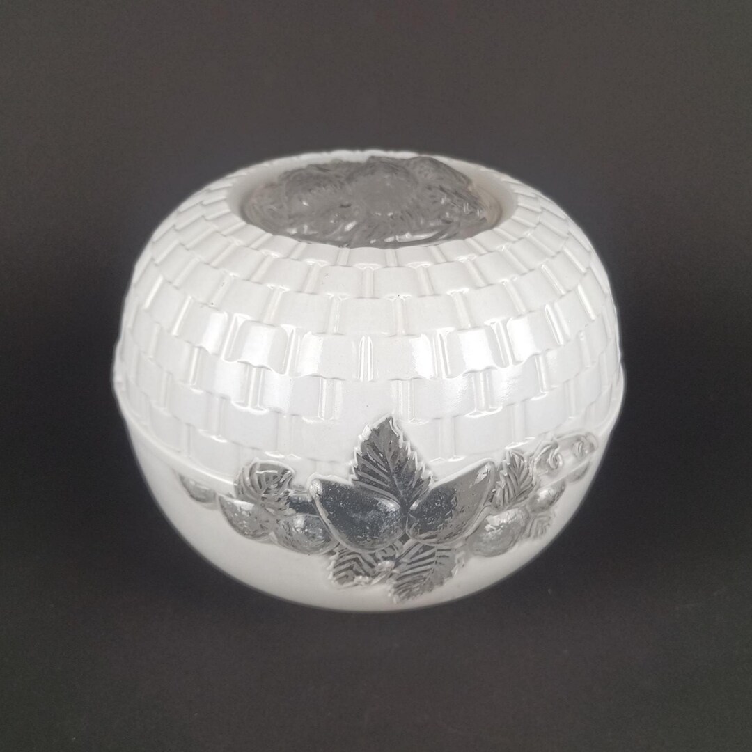 Vintage Strawberry Glass Lamp Shade 4" Fitter White-clear Embossed ...