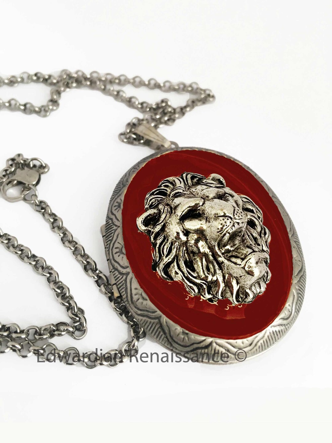 Lion Roar Locket Incrusté dans peint à la main Brillant Buffle Sang ...