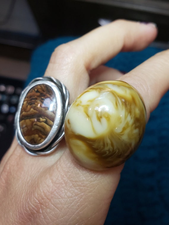 1940s Bakelite Cream Ivory Vanilla Floral Pin Back Br… - Gem