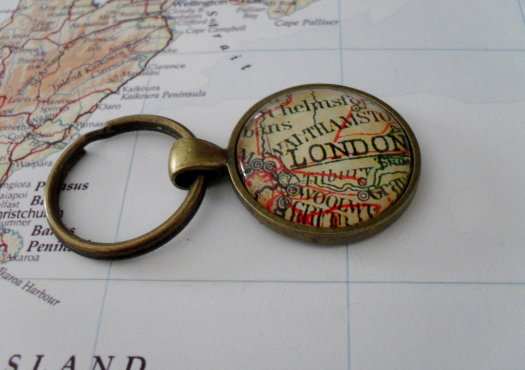 Vintage Map KEYCHAIN / LONDON England / U.K. Keychain / Groomsmen Gift ...
