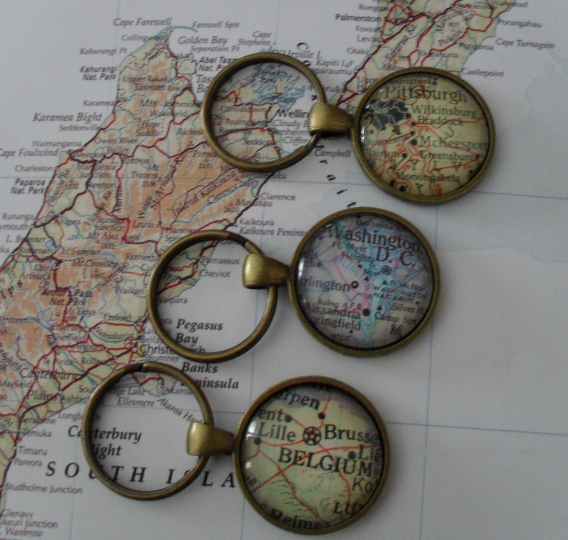 Custom MAP KEYCHAIN / Custom Keychain / Groomsmen Gift / - Etsy
