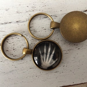 X-RAY KEYCHAIN / Hand or Skull Xray Keychain / Gift for Doctor ...