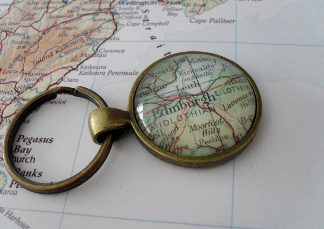 EDINBURGH Scotland MAP KEYCHAIN / Groomsmen Gift / Gift for Him ...