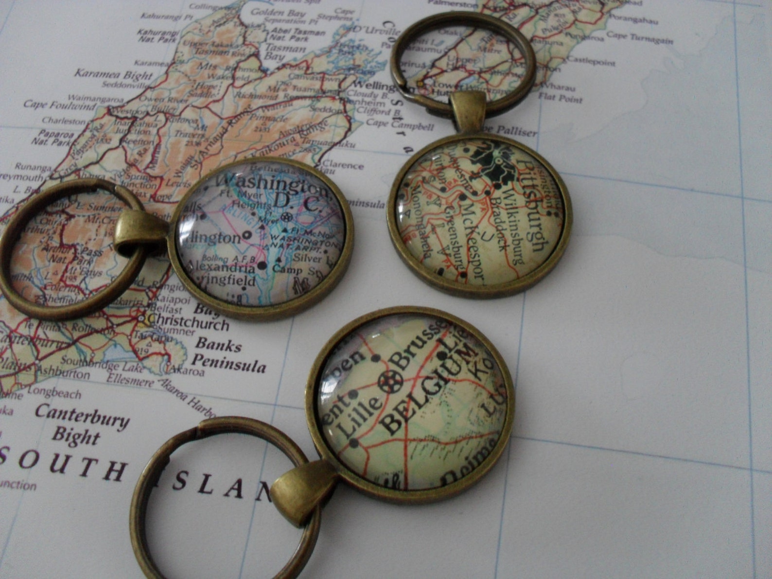 Custom MAP KEYCHAIN / Custom keychain / Groomsmen Gift / | Etsy