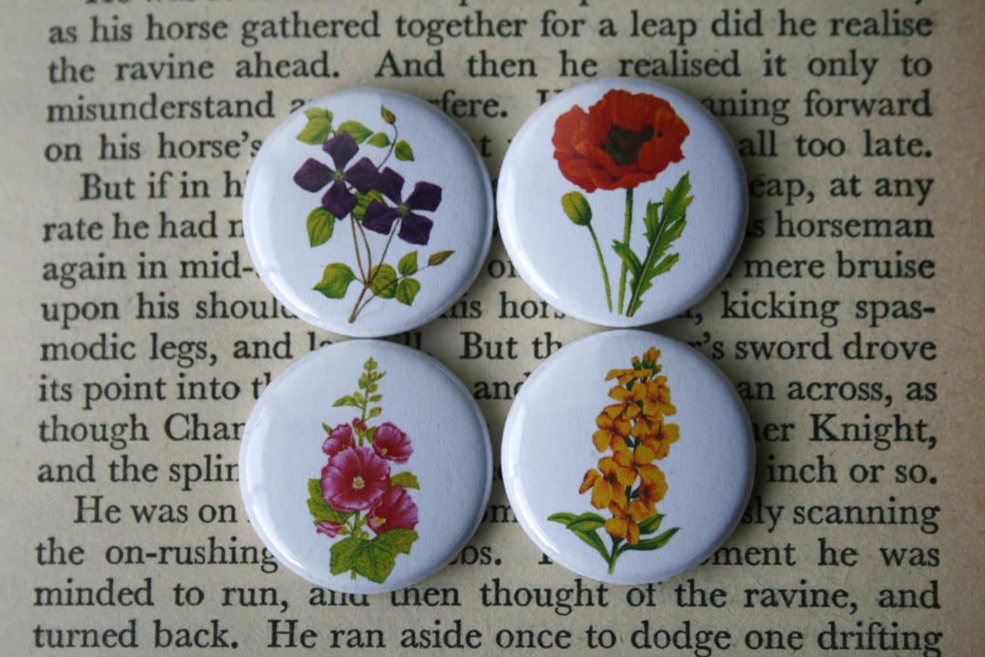 Set of 4 Vintage Flower Badges - Etsy