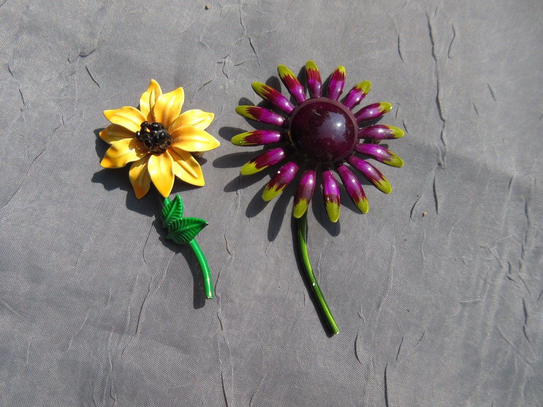 Pair of Vintage Enamel Flower Pins - Etsy