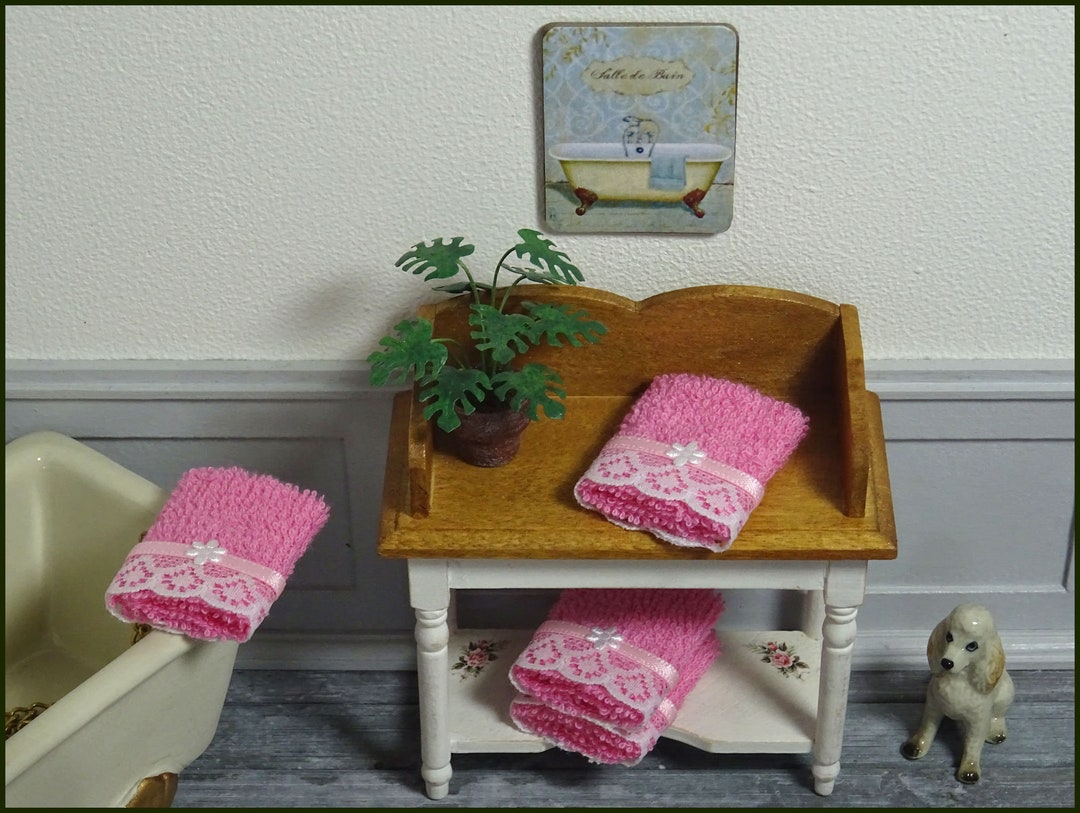 Dollhouse Miniature Bathroom Towel, 12th Scale Bath Towel, Miniature ...