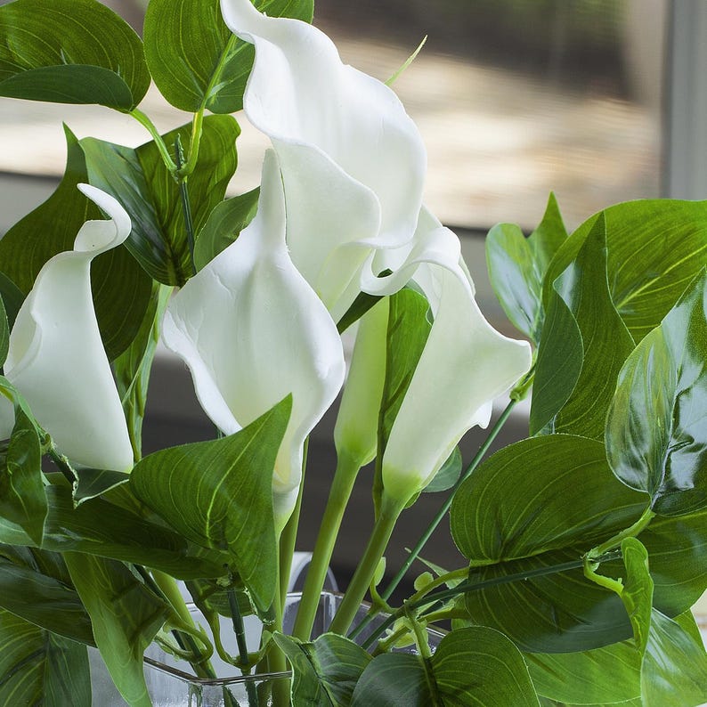10" Real Touch Calla Lily Arrangement With Green Leaf: Clear Vase Faux ...