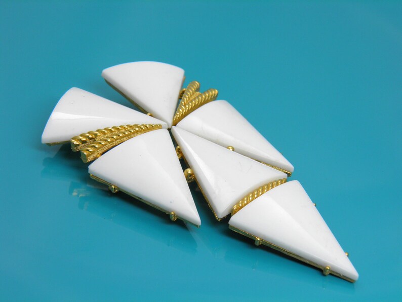 Vintage Trifari Tribal Mask of Geometric Triangle Shapes in White ...