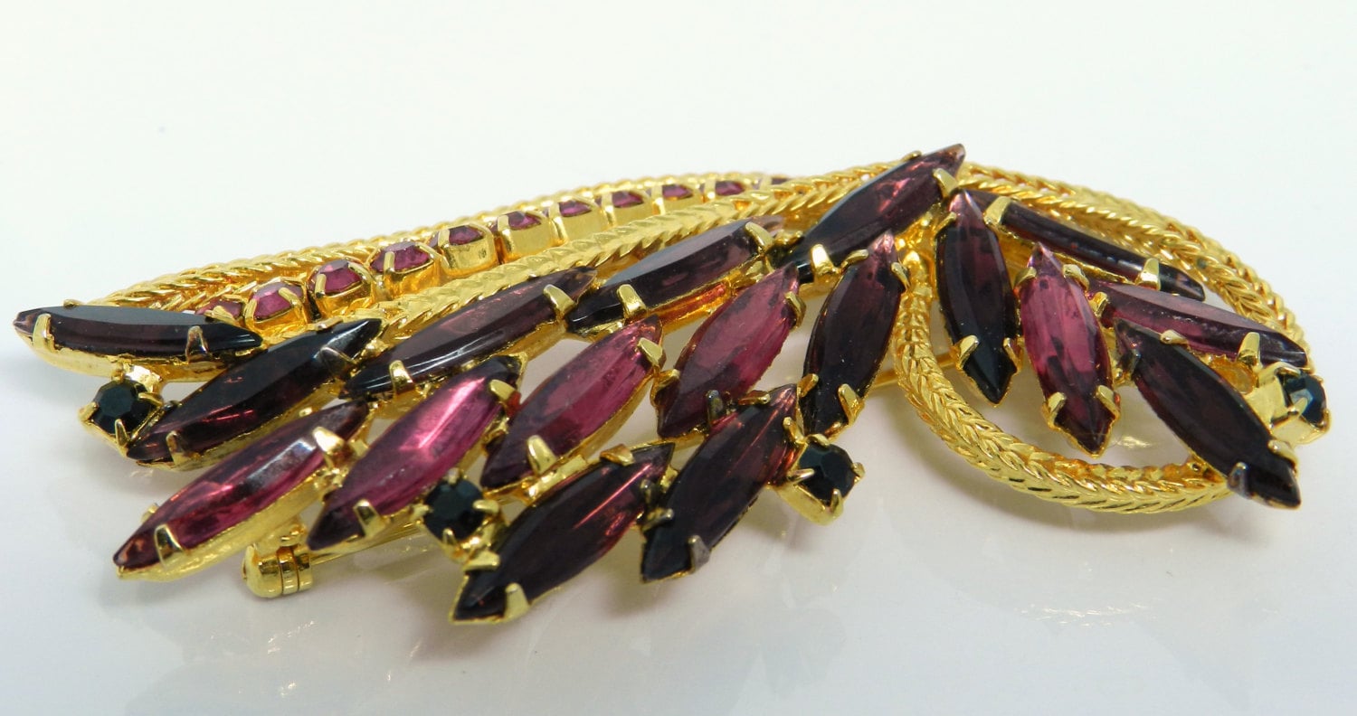 Vintage Juliana Style Rhinestone Brooch With A Swirling Design in Deep ...
